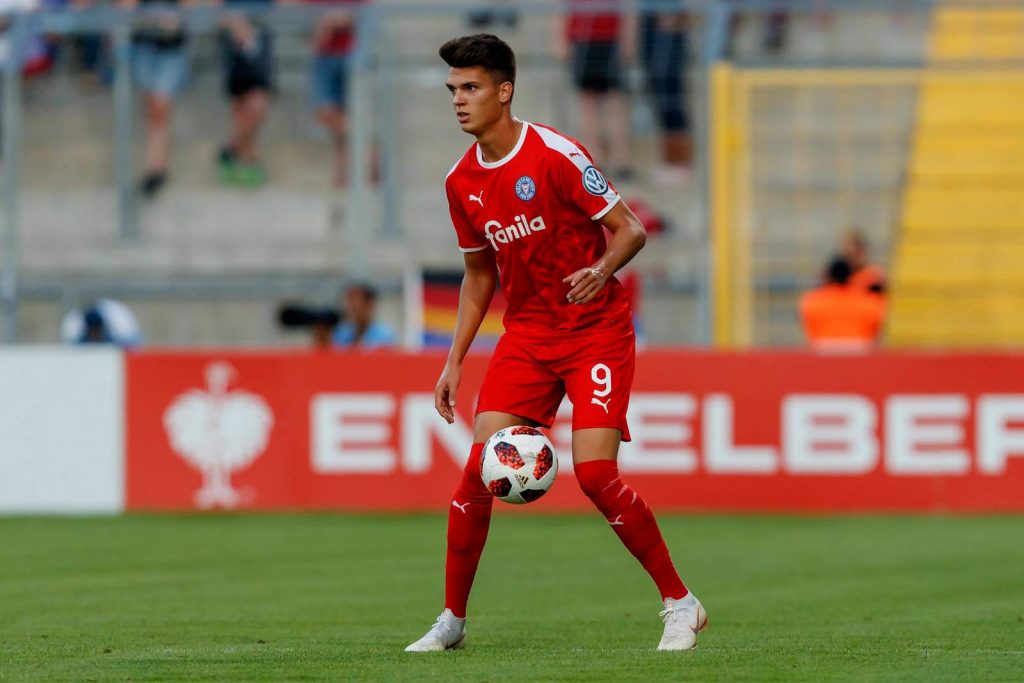 Darmstadt 98: Mathias Honsak im Anflug